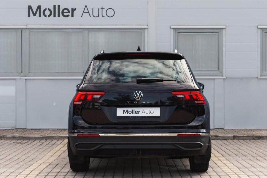 Black Volkswagen Tiguan 2021 in Ventspils, with an engine capacity of 1.50 L and mileage of 69 thousand km for 23900 €, photo 5 on AUTOMOTO.COM.LV
