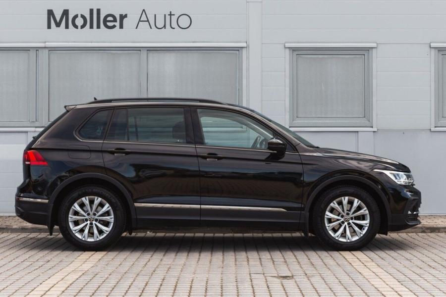 Black Volkswagen Tiguan 2021 in Ventspils, with an engine capacity of 1.50 L and mileage of 69 thousand km for 23900 €, photo 6 on AUTOMOTO.COM.LV