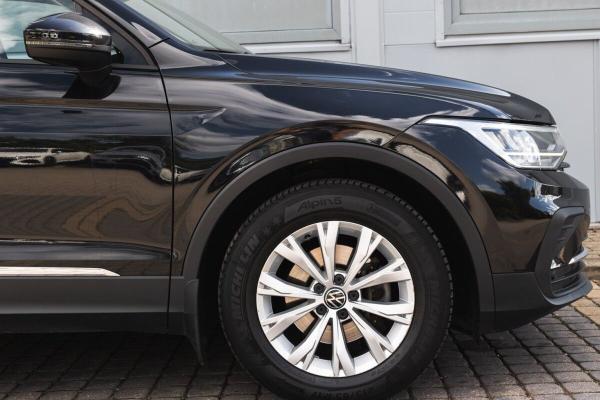 Melns Volkswagen Tiguan 2021 Ventspils, ar dzinēja tilpumu 1.50 L un nobraukumu 69 tūkst. km par 23900 €, foto 9 vietnē AUTOMOTO.COM.LV