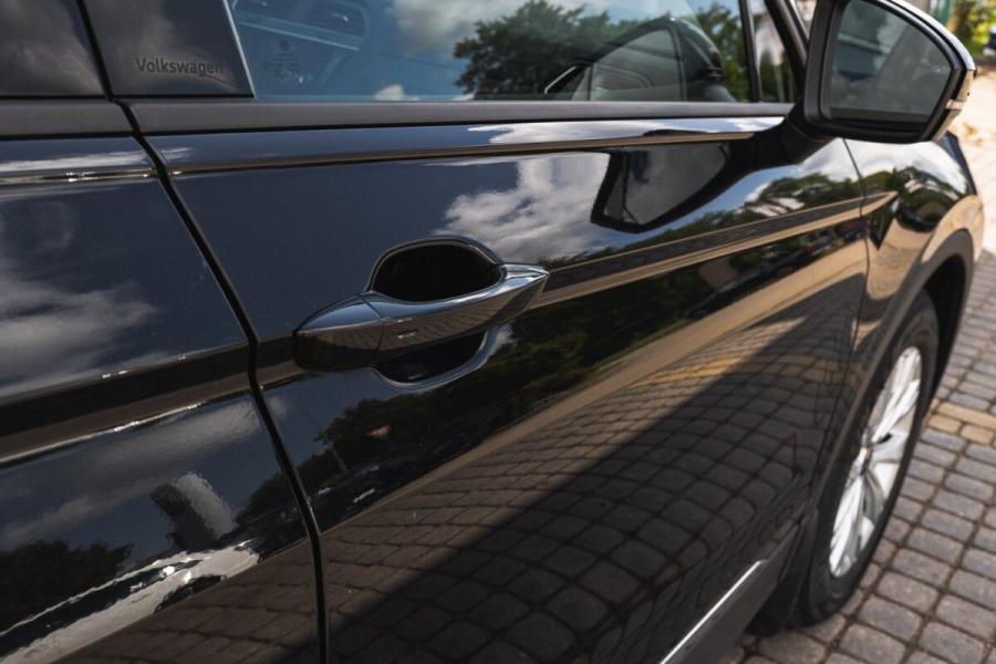 Black Volkswagen Tiguan 2021 in Ventspils, with an engine capacity of 1.50 L and mileage of 69 thousand km for 23900 €, photo 12 on AUTOMOTO.COM.LV