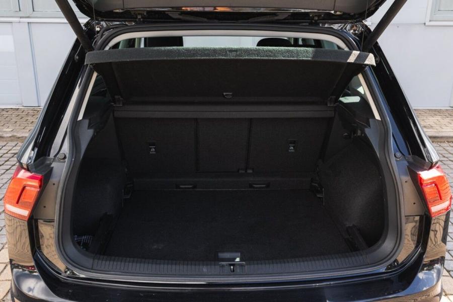 Black Volkswagen Tiguan 2021 in Ventspils, with an engine capacity of 1.50 L and mileage of 69 thousand km for 23900 €, photo 15 on AUTOMOTO.COM.LV