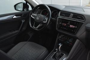 Black Volkswagen Tiguan 2021 in Ventspils, with an engine capacity of 1.50 L and mileage of 69 thousand km for 23900 €, photo 17 on AUTOMOTO.COM.LV