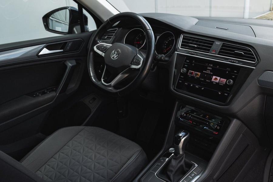 Black Volkswagen Tiguan 2021 in Ventspils, with an engine capacity of 1.50 L and mileage of 69 thousand km for 23900 €, photo 17 on AUTOMOTO.COM.LV