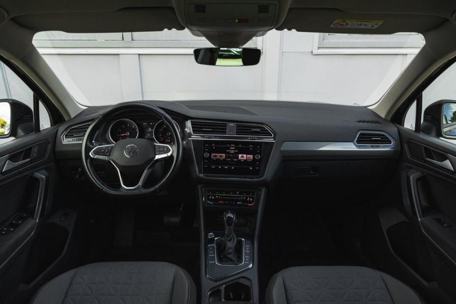 Black Volkswagen Tiguan 2021 in Ventspils, with an engine capacity of 1.50 L and mileage of 69 thousand km for 23900 €, photo 19 on AUTOMOTO.COM.LV