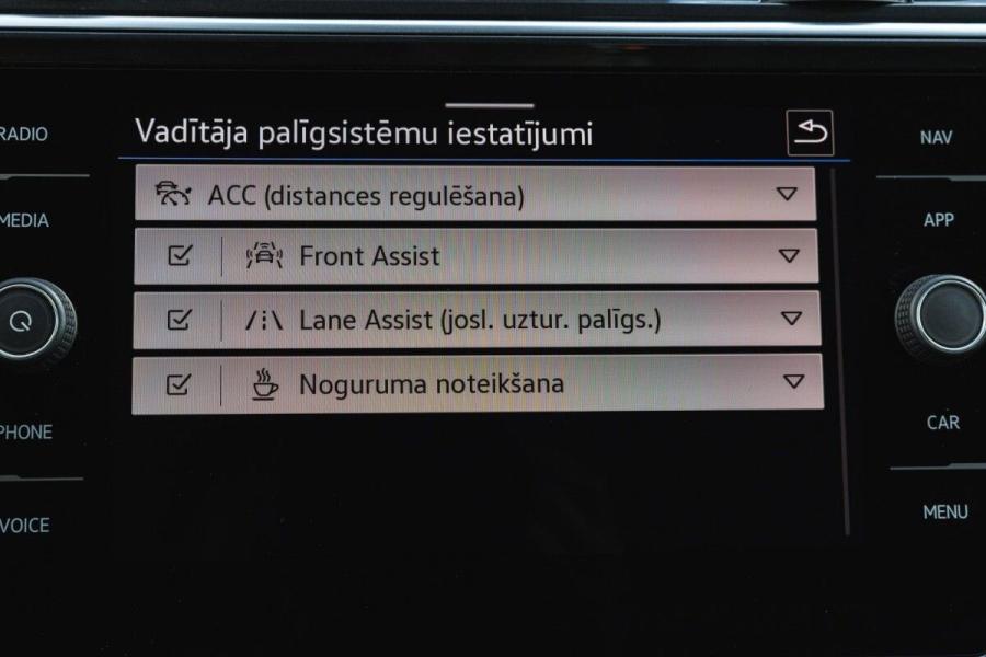 Black Volkswagen Tiguan 2021 in Ventspils, with an engine capacity of 1.50 L and mileage of 69 thousand km for 23900 €, photo 26 on AUTOMOTO.COM.LV