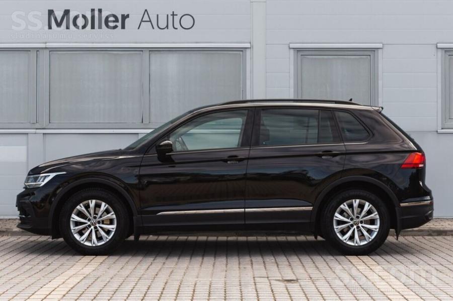 Melns Volkswagen Tiguan 2021 Ventspils, ar dzinēja tilpumu 1.50 L un nobraukumu 69 tūkst. km par 23900 €, foto 3 vietnē AUTOMOTO.COM.LV