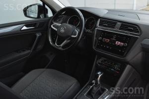 Melns Volkswagen Tiguan 2021 Ventspils, ar dzinēja tilpumu 1.50 L un nobraukumu 69 tūkst. km par 23900 €, foto 17 vietnē AUTOMOTO.COM.LV