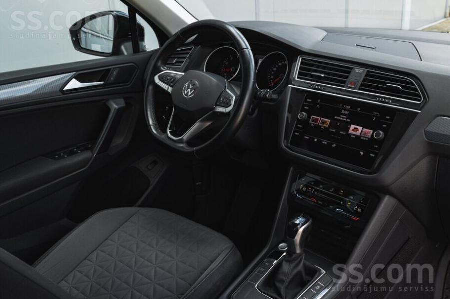 Melns Volkswagen Tiguan 2021 Ventspils, ar dzinēja tilpumu 1.50 L un nobraukumu 69 tūkst. km par 23900 €, foto 17 vietnē AUTOMOTO.COM.LV