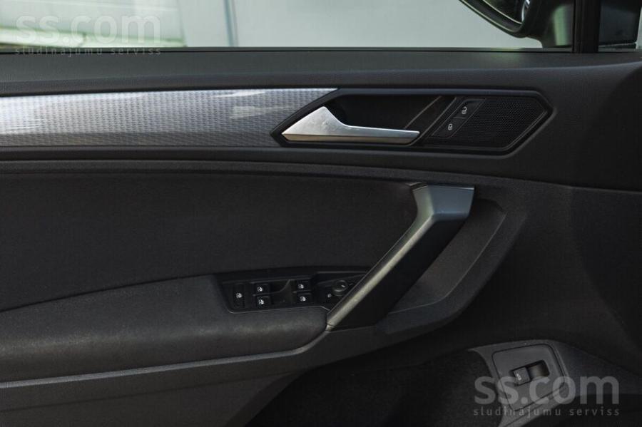 Melns Volkswagen Tiguan 2021 Ventspils, ar dzinēja tilpumu 1.50 L un nobraukumu 69 tūkst. km par 23900 €, foto 31 vietnē AUTOMOTO.COM.LV