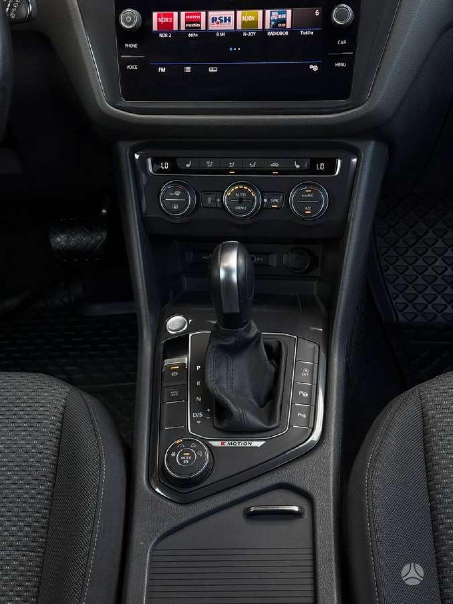Melns Volkswagen Tiguan 2021 Klaipėda, ar dzinēja tilpumu 1.97 L un nobraukumu 225 tūkst. km par 18500 €, foto 23 vietnē AUTOMOTO.COM.LV