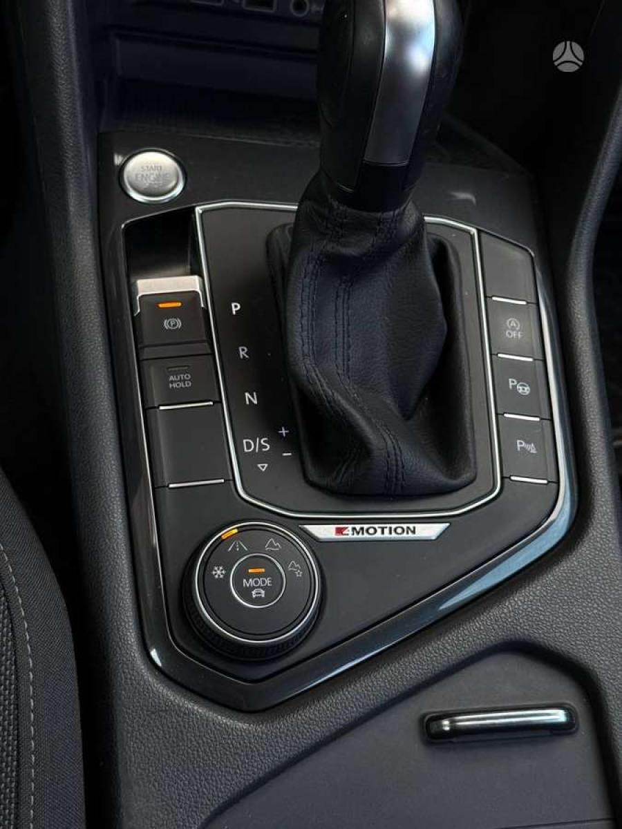 Melns Volkswagen Tiguan 2021 Klaipėda, ar dzinēja tilpumu 1.97 L un nobraukumu 225 tūkst. km par 18500 €, foto 24 vietnē AUTOMOTO.COM.LV