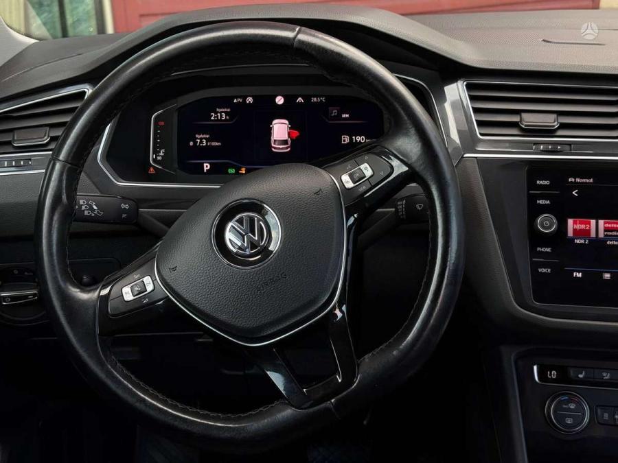Melns Volkswagen Tiguan 2021 Klaipėda, ar dzinēja tilpumu 1.97 L un nobraukumu 225 tūkst. km par 18500 €, foto 25 vietnē AUTOMOTO.COM.LV