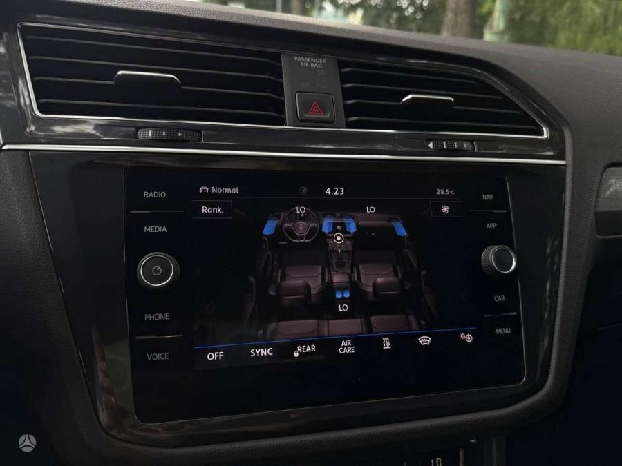 Melns Volkswagen Tiguan 2021 Klaipėda, ar dzinēja tilpumu 1.97 L un nobraukumu 225 tūkst. km par 18500 €, foto 33 vietnē AUTOMOTO.COM.LV