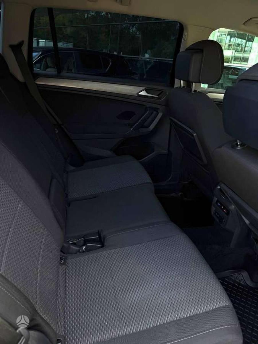 Melns Volkswagen Tiguan 2021 Klaipėda, ar dzinēja tilpumu 1.97 L un nobraukumu 225 tūkst. km par 18500 €, foto 38 vietnē AUTOMOTO.COM.LV