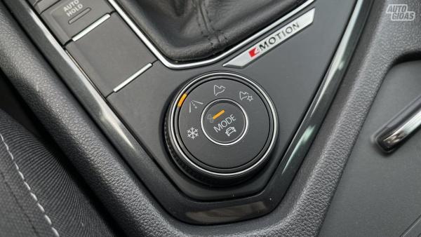 Melns Volkswagen Tiguan 2021 Marijampole, ar dzinēja tilpumu 2.00 L un nobraukumu 285 tūkst. km par 18490 €, foto 4 vietnē AUTOMOTO.COM.LV