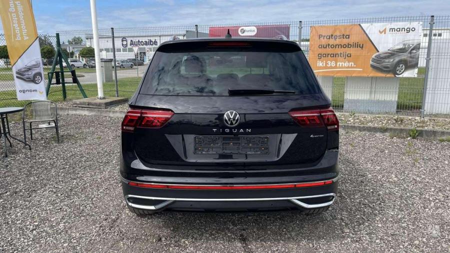 Black Volkswagen Tiguan 2021 in Marijampole, with an engine capacity of 1.97 L and mileage of 285 thousand km for 18490 €, photo 10 on AUTOMOTO.COM.LV