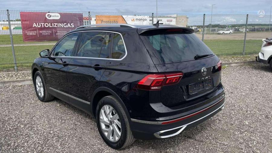 Black Volkswagen Tiguan 2021 in Marijampole, with an engine capacity of 1.97 L and mileage of 285 thousand km for 18490 €, photo 11 on AUTOMOTO.COM.LV