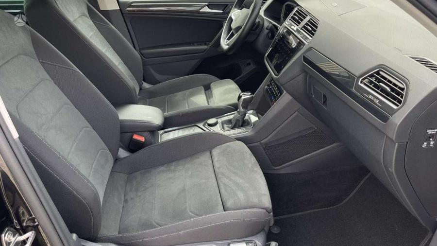 Black Volkswagen Tiguan 2021 in Marijampole, with an engine capacity of 1.97 L and mileage of 285 thousand km for 18490 €, photo 16 on AUTOMOTO.COM.LV
