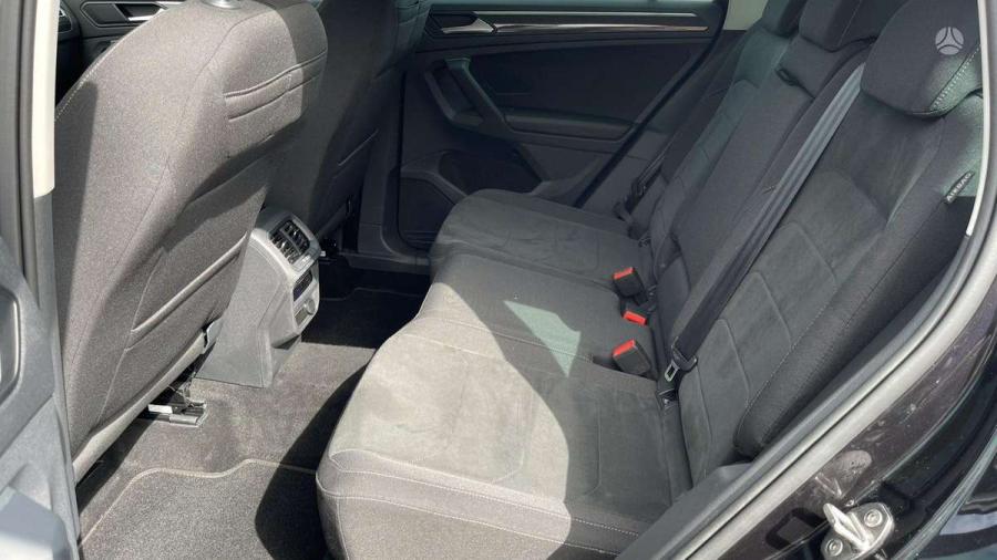 Black Volkswagen Tiguan 2021 in Marijampole, with an engine capacity of 1.97 L and mileage of 285 thousand km for 18490 €, photo 18 on AUTOMOTO.COM.LV