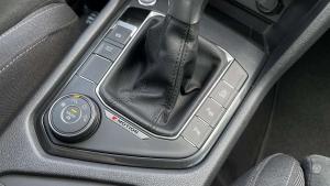 Black Volkswagen Tiguan 2021 in Marijampole, with an engine capacity of 1.97 L and mileage of 285 thousand km for 18490 €, photo 23 on AUTOMOTO.COM.LV