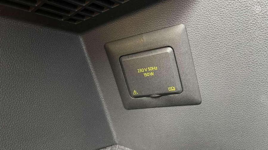 Black Volkswagen Tiguan 2021 in Marijampole, with an engine capacity of 1.97 L and mileage of 285 thousand km for 18490 €, photo 24 on AUTOMOTO.COM.LV