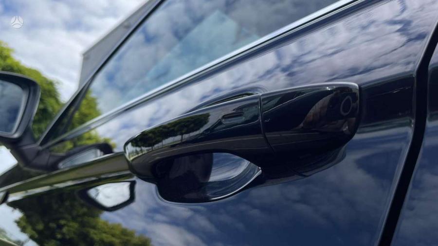 Black Volkswagen Tiguan 2021 in Marijampole, with an engine capacity of 1.97 L and mileage of 285 thousand km for 18490 €, photo 26 on AUTOMOTO.COM.LV