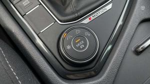 Black Volkswagen Tiguan 2021 in Marijampole, with an engine capacity of 1.97 L and mileage of 285 thousand km for 18490 €, photo 46 on AUTOMOTO.COM.LV