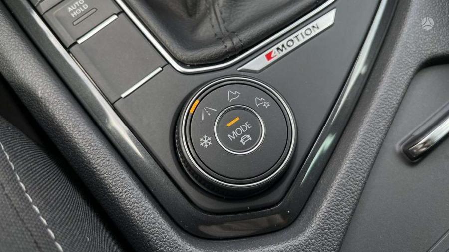 Black Volkswagen Tiguan 2021 in Marijampole, with an engine capacity of 1.97 L and mileage of 285 thousand km for 18490 €, photo 46 on AUTOMOTO.COM.LV