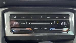 Black Volkswagen Tiguan 2021 in Marijampole, with an engine capacity of 1.97 L and mileage of 285 thousand km for 18490 €, photo 47 on AUTOMOTO.COM.LV