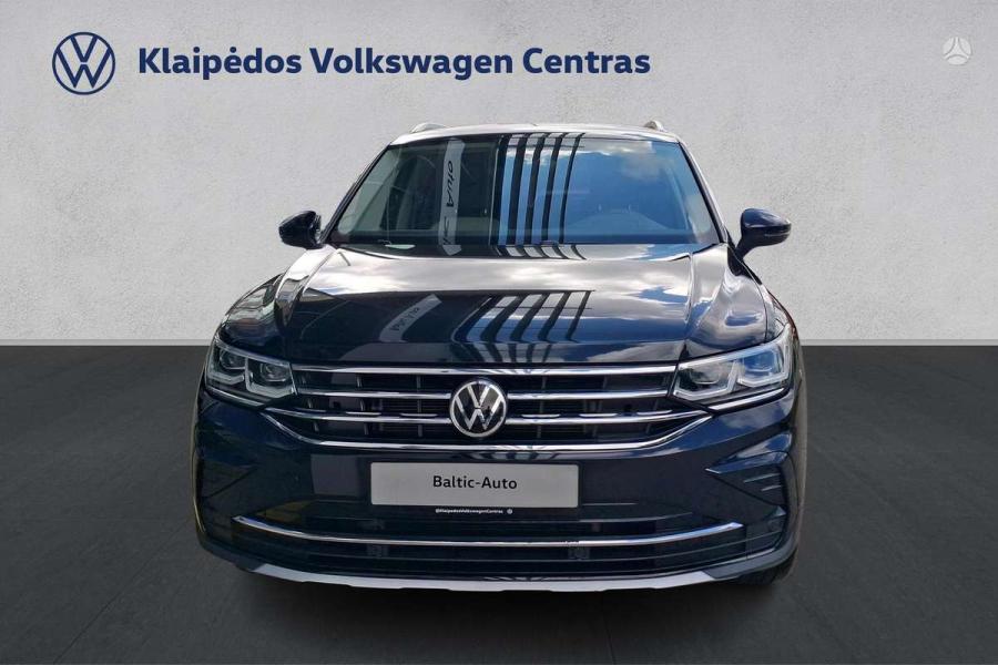 Melns Volkswagen Tiguan 2021 Klaipėda, ar dzinēja tilpumu 1.50 L un nobraukumu 70 tūkst. km par 24950 €, foto 3 vietnē AUTOMOTO.COM.LV