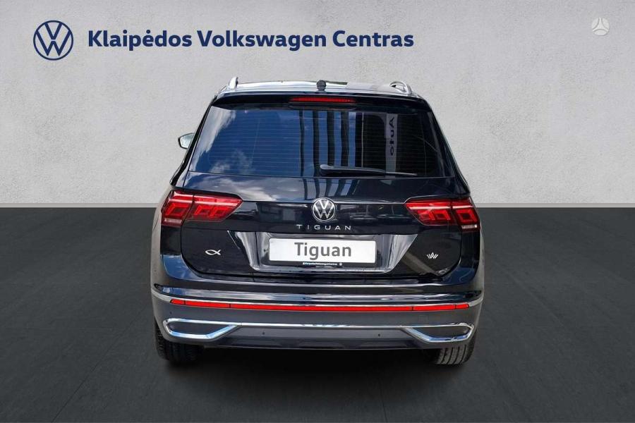 Melns Volkswagen Tiguan 2021 Klaipėda, ar dzinēja tilpumu 1.50 L un nobraukumu 70 tūkst. km par 24950 €, foto 6 vietnē AUTOMOTO.COM.LV