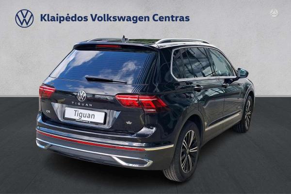 Melns Volkswagen Tiguan 2021 Klaipėda, ar dzinēja tilpumu 1.50 L un nobraukumu 70 tūkst. km par 24950 €, foto 7 vietnē AUTOMOTO.COM.LV