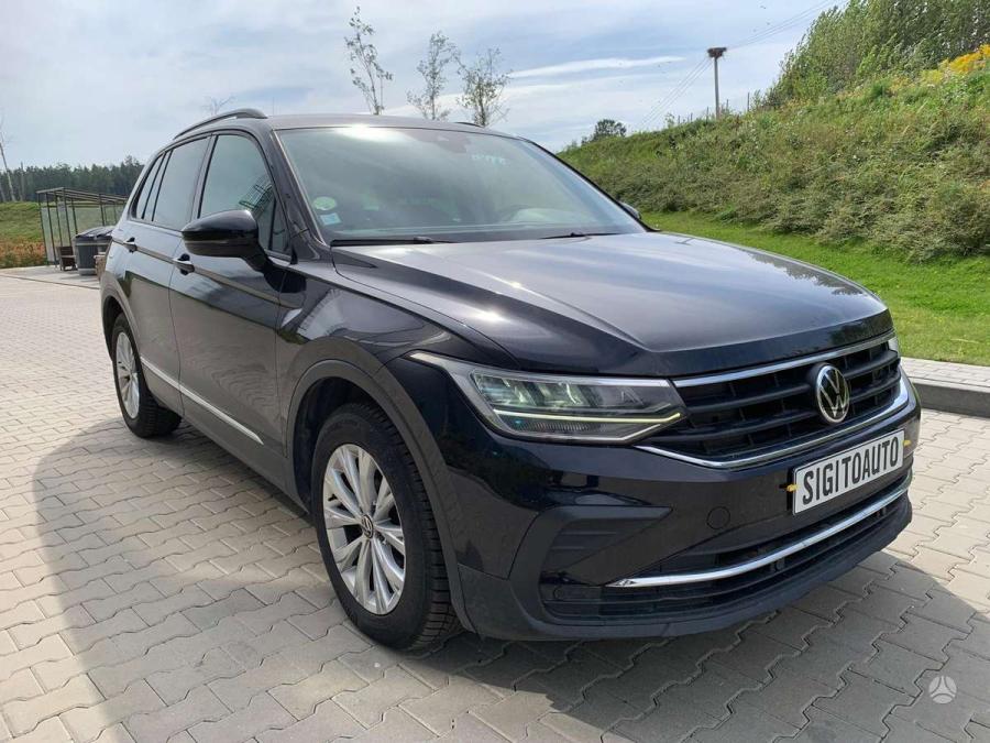 Melns Volkswagen Tiguan 2021 Viļņa, ar dzinēja tilpumu 1.97 L un nobraukumu 235 tūkst. km par 20328 €, foto 1 vietnē AUTOMOTO.COM.LV
