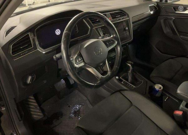 Melns Volkswagen Tiguan 2021 Klaipėda, ar dzinēja tilpumu 1.40 L un nobraukumu 210 tūkst. km par 18999 €, foto 3 vietnē AUTOMOTO.COM.LV