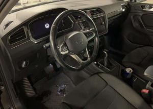 Black Volkswagen Tiguan 2021 in Klaipeda, with an engine capacity of 1.40 L and mileage of 210 thousand km for 18999 €, photo 3 on AUTOMOTO.COM.LV