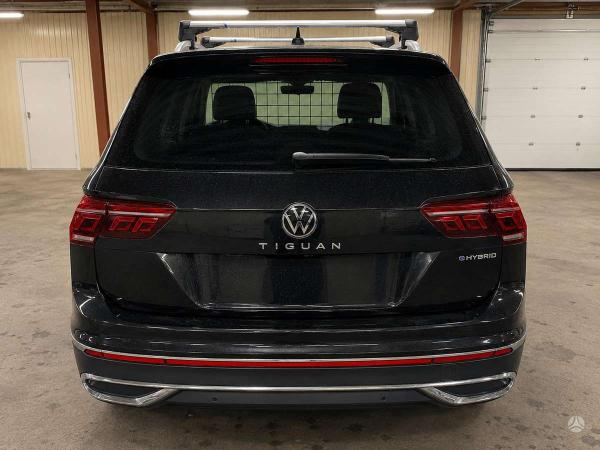 Melns Volkswagen Tiguan 2021 Klaipėda, ar dzinēja tilpumu 1.40 L un nobraukumu 210 tūkst. km par 18999 €, foto 4 vietnē AUTOMOTO.COM.LV