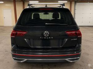 Black Volkswagen Tiguan 2021 in Klaipeda, with an engine capacity of 1.40 L and mileage of 210 thousand km for 18999 €, photo 4 on AUTOMOTO.COM.LV