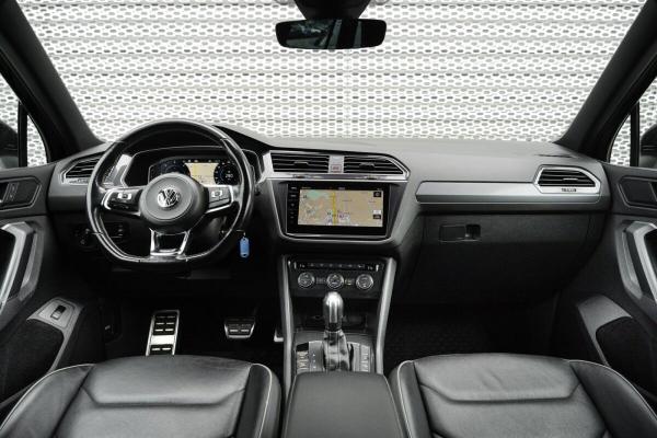 Melns Volkswagen Tiguan 2021 Mārupe, ar dzinēja tilpumu 2.00 L un nobraukumu 176 tūkst. km par 23900 €, foto 7 vietnē AUTOMOTO.COM.LV