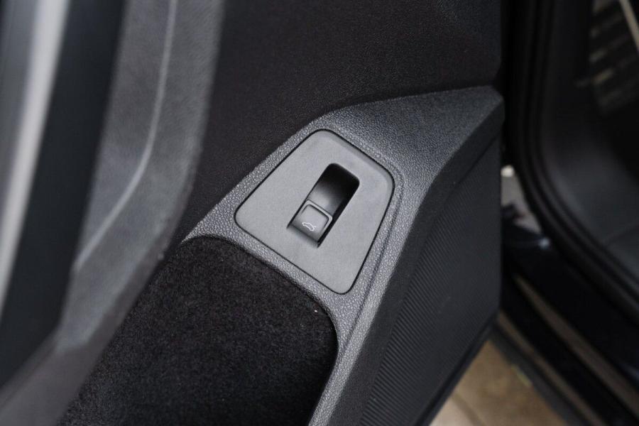 Melns Volkswagen Tiguan 2021 Mārupe, ar dzinēja tilpumu 2.00 L un nobraukumu 176 tūkst. km par 23900 €, foto 10 vietnē AUTOMOTO.COM.LV