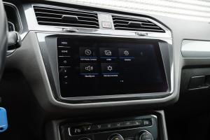 Melns Volkswagen Tiguan 2021 Mārupe, ar dzinēja tilpumu 2.00 L un nobraukumu 176 tūkst. km par 23900 €, foto 24 vietnē AUTOMOTO.COM.LV