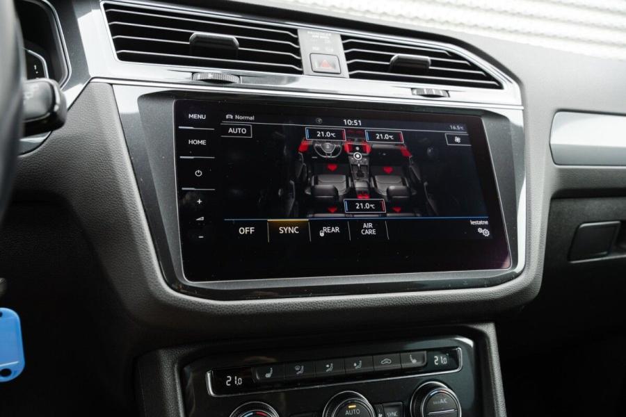 Melns Volkswagen Tiguan 2021 Mārupe, ar dzinēja tilpumu 2.00 L un nobraukumu 176 tūkst. km par 23900 €, foto 25 vietnē AUTOMOTO.COM.LV