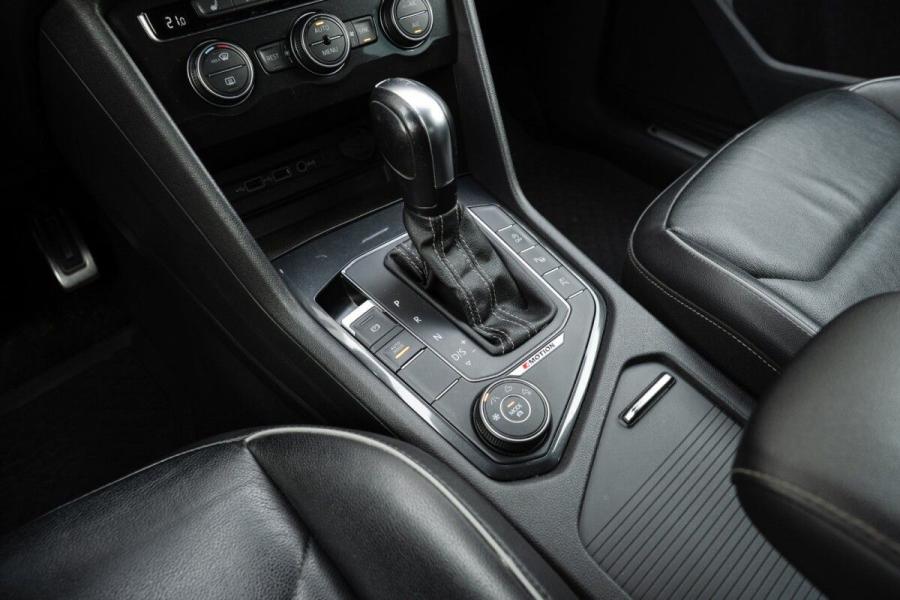 Melns Volkswagen Tiguan 2021 Mārupe, ar dzinēja tilpumu 2.00 L un nobraukumu 176 tūkst. km par 23900 €, foto 28 vietnē AUTOMOTO.COM.LV
