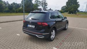 Black Volkswagen Tiguan 2021 in Cesis, with an engine capacity of 1.40 L and mileage of 163 thousand km for 21500 €, photo 4 on AUTOMOTO.COM.LV