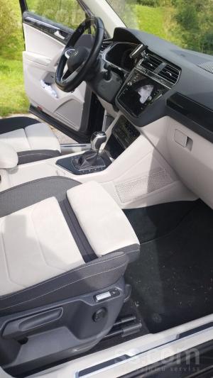 Black Volkswagen Tiguan 2021 in Cesis, with an engine capacity of 1.40 L and mileage of 163 thousand km for 21500 €, photo 21 on AUTOMOTO.COM.LV