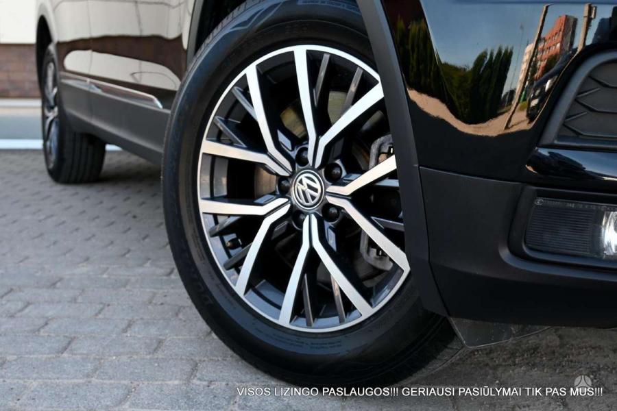 Black Volkswagen Tiguan 2021 in Kretinga, with an engine capacity of 1.98 L and mileage of 212 thousand km for 17499 €, photo 7 on AUTOMOTO.COM.LV
