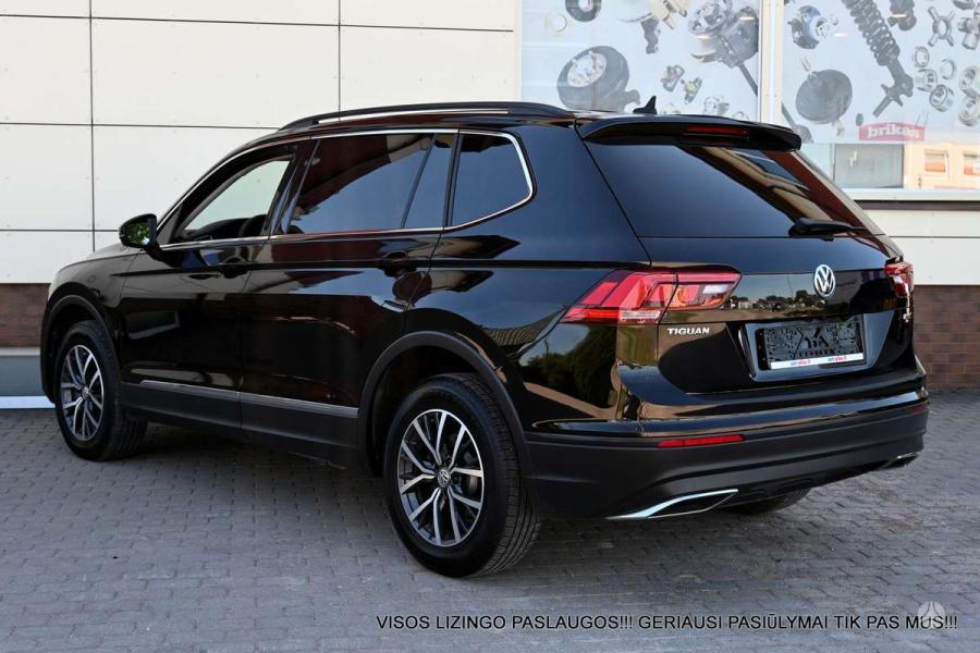 Black Volkswagen Tiguan 2021 in Kretinga, with an engine capacity of 1.98 L and mileage of 212 thousand km for 17499 €, photo 8 on AUTOMOTO.COM.LV