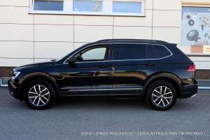 Black Volkswagen Tiguan 2021 in Kretinga, with an engine capacity of 1.98 L and mileage of 212 thousand km for 17499 €, photo 14 on AUTOMOTO.COM.LV