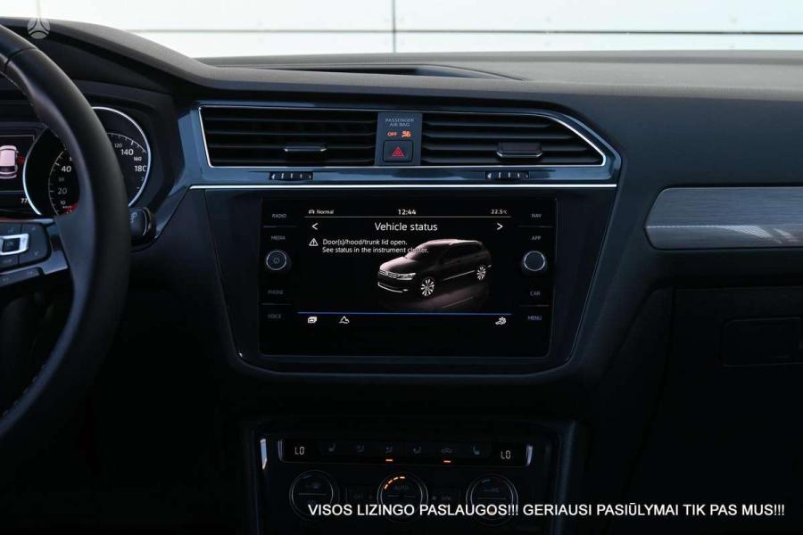 Black Volkswagen Tiguan 2021 in Kretinga, with an engine capacity of 1.98 L and mileage of 212 thousand km for 17499 €, photo 32 on AUTOMOTO.COM.LV