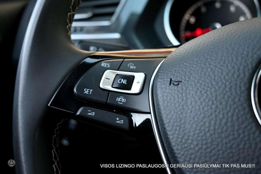 Black Volkswagen Tiguan 2021 in Kretinga, with an engine capacity of 1.98 L and mileage of 212 thousand km for 17499 €, photo 35 on AUTOMOTO.COM.LV