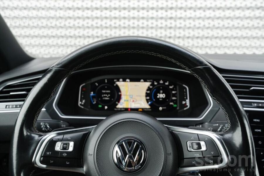 Melns Volkswagen Tiguan 2021 Rīga, ar dzinēja tilpumu 2.00 L un nobraukumu 176 tūkst. km par 22250 €, foto 16 vietnē AUTOMOTO.COM.LV